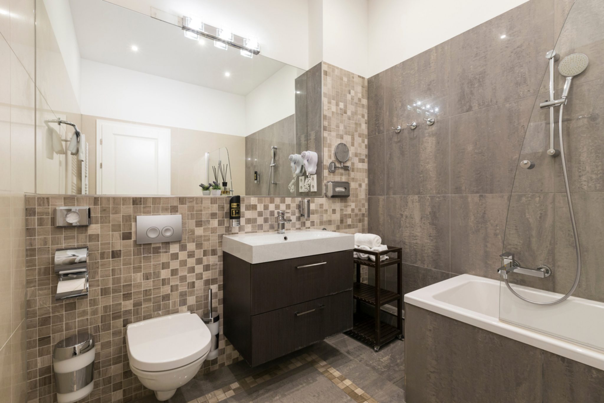 5 Best Short 22 & 23 Inch Depth Toilets In 2023
